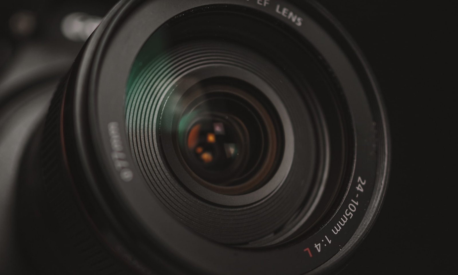 Phase Detection vs. Contrast Detection | Mastering Autofocus